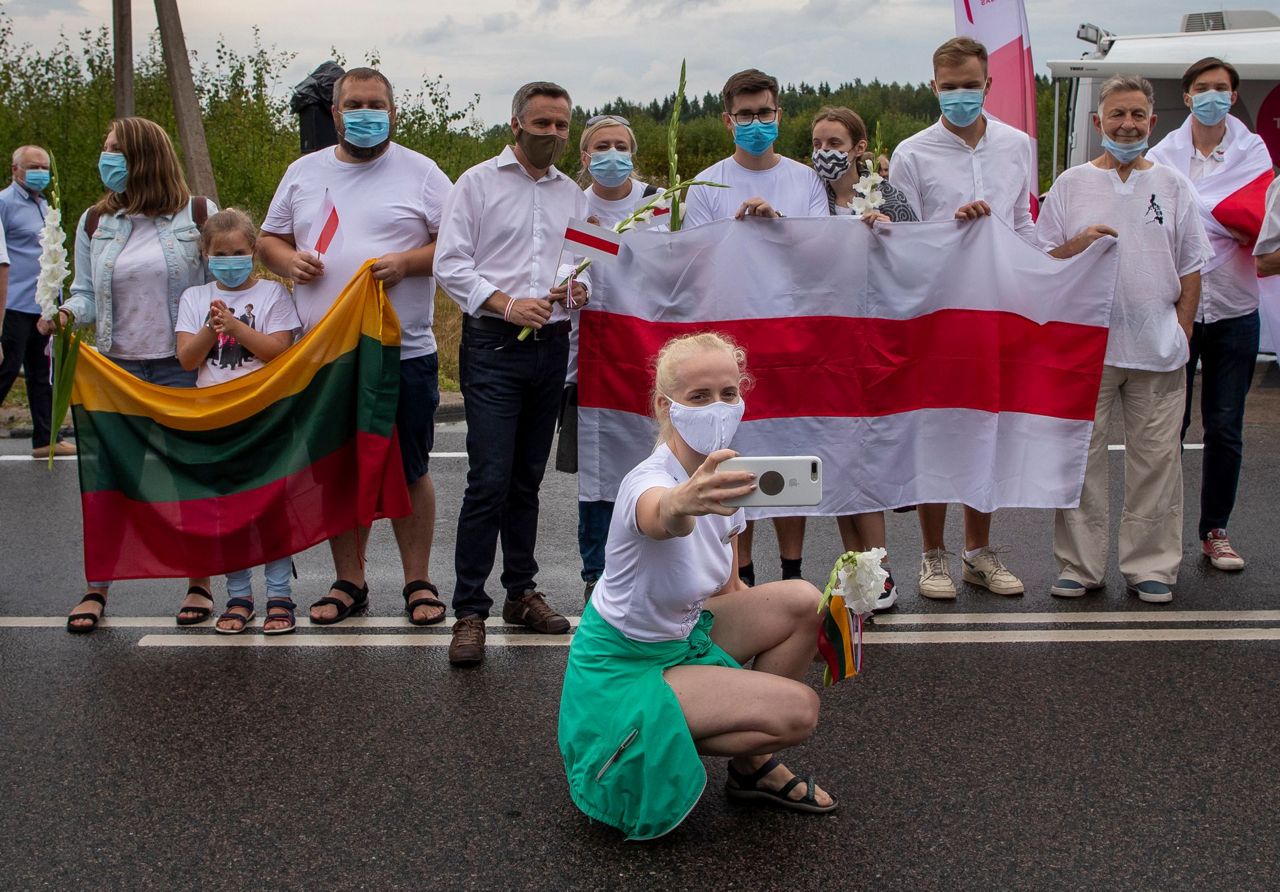 Lithuanians form human chain to back democracy in Belarus