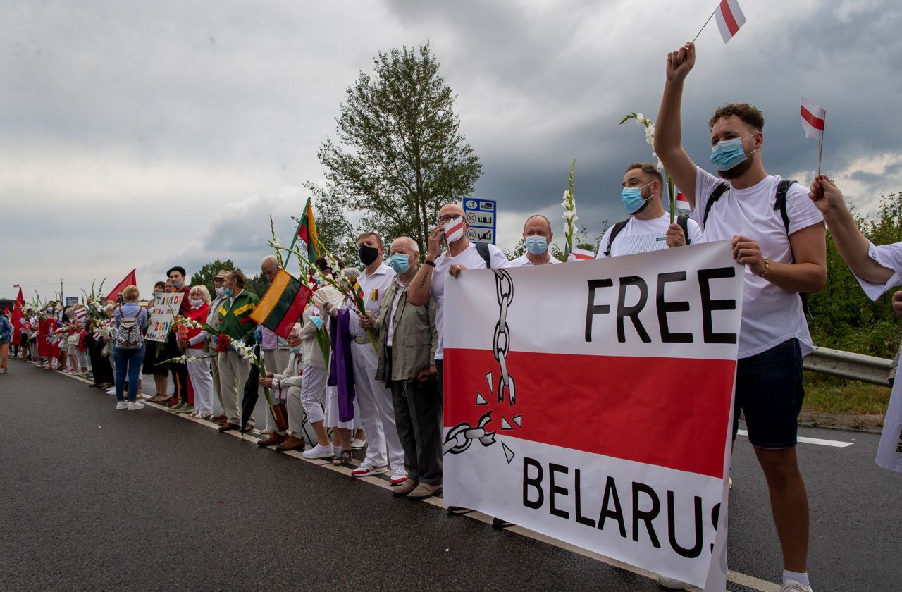 Lithuanians form human chain to back democracy in Belarus
