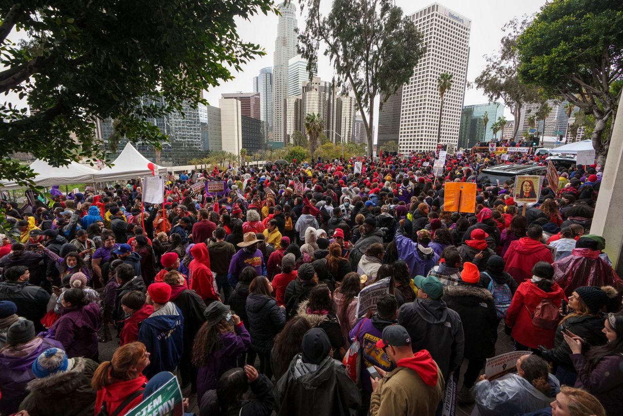 Los Angeles strike highlights paltry US school worker pay