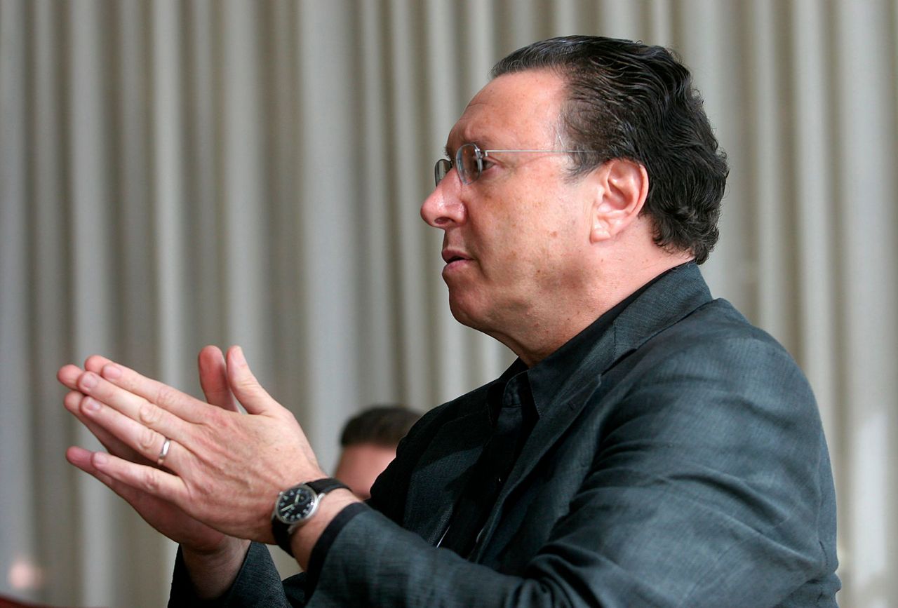 LA Times executive editor Norman Pearlstine steps down