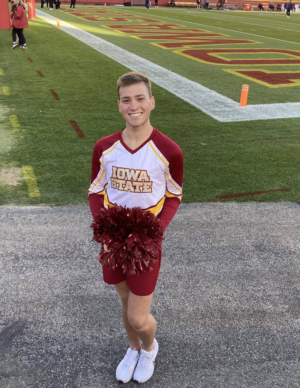 Vikings male cheerleader’s mom says son considered quitting