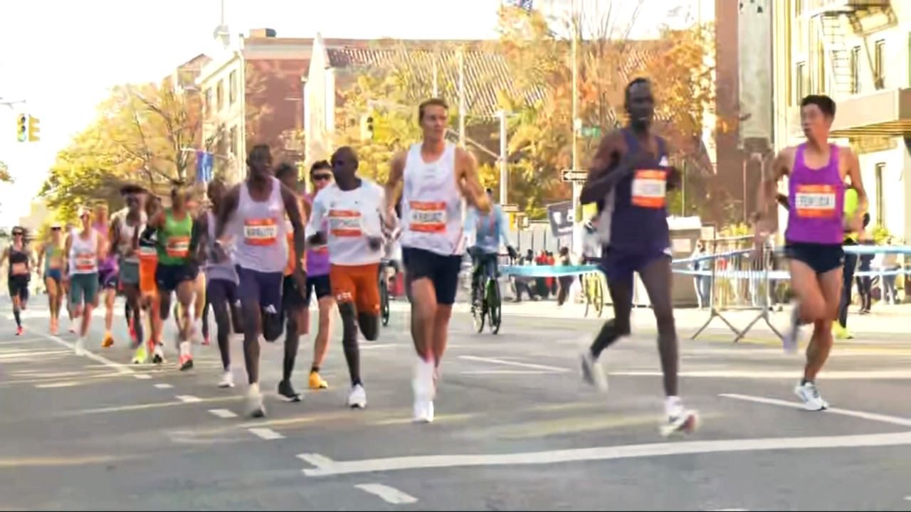 New Yorkers power runners through marathon