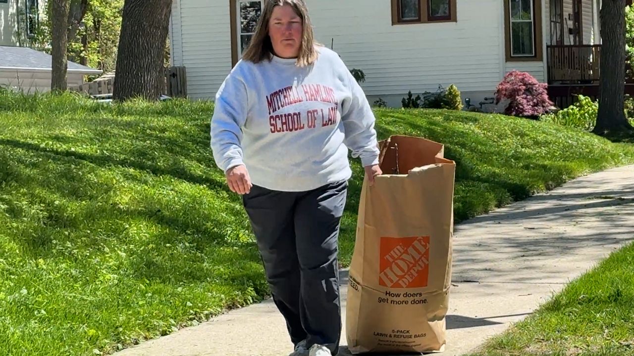 Milwaukee backtracks on new leaf collection plan
