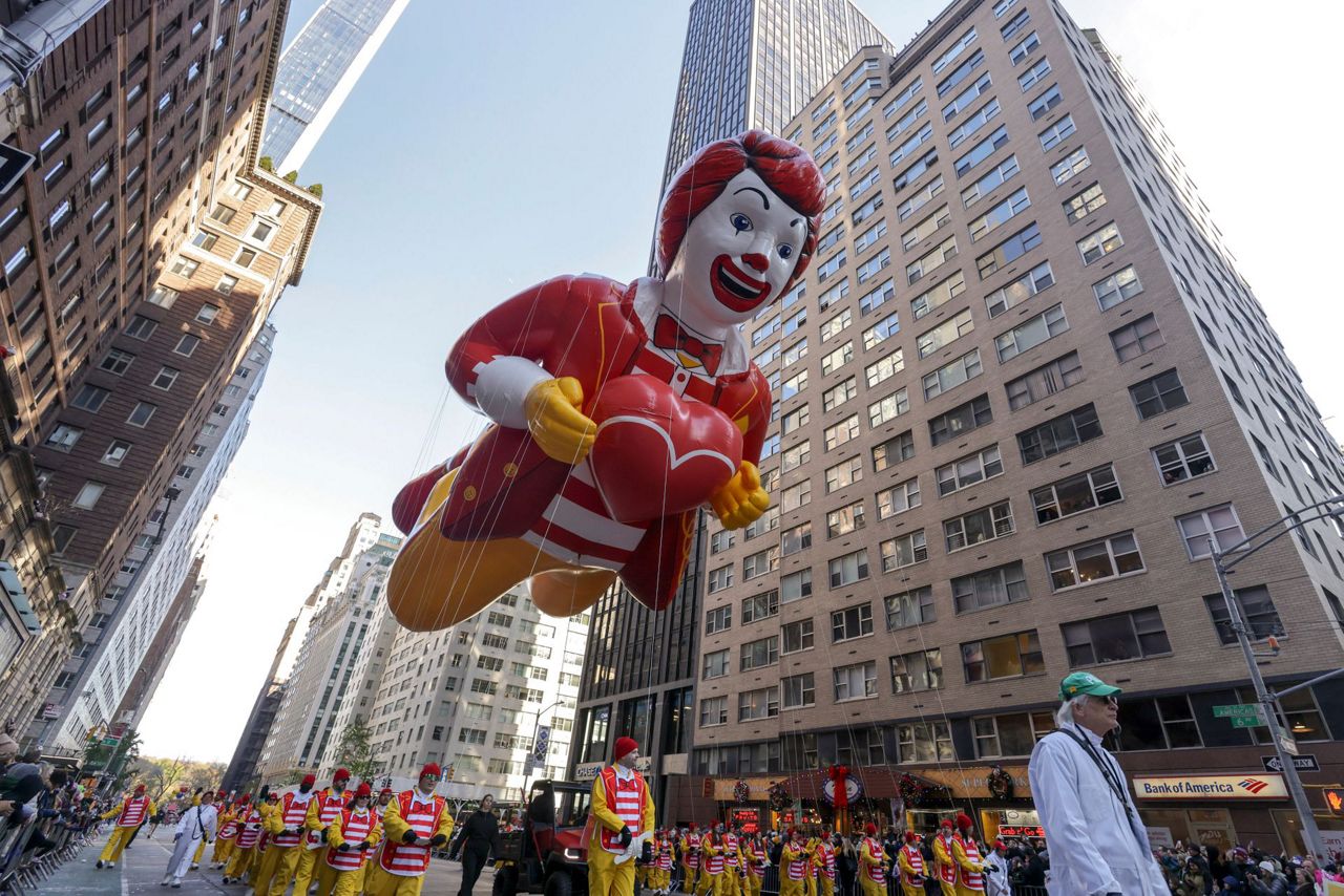 High-flying balloon characters star in Thanksgiving parade