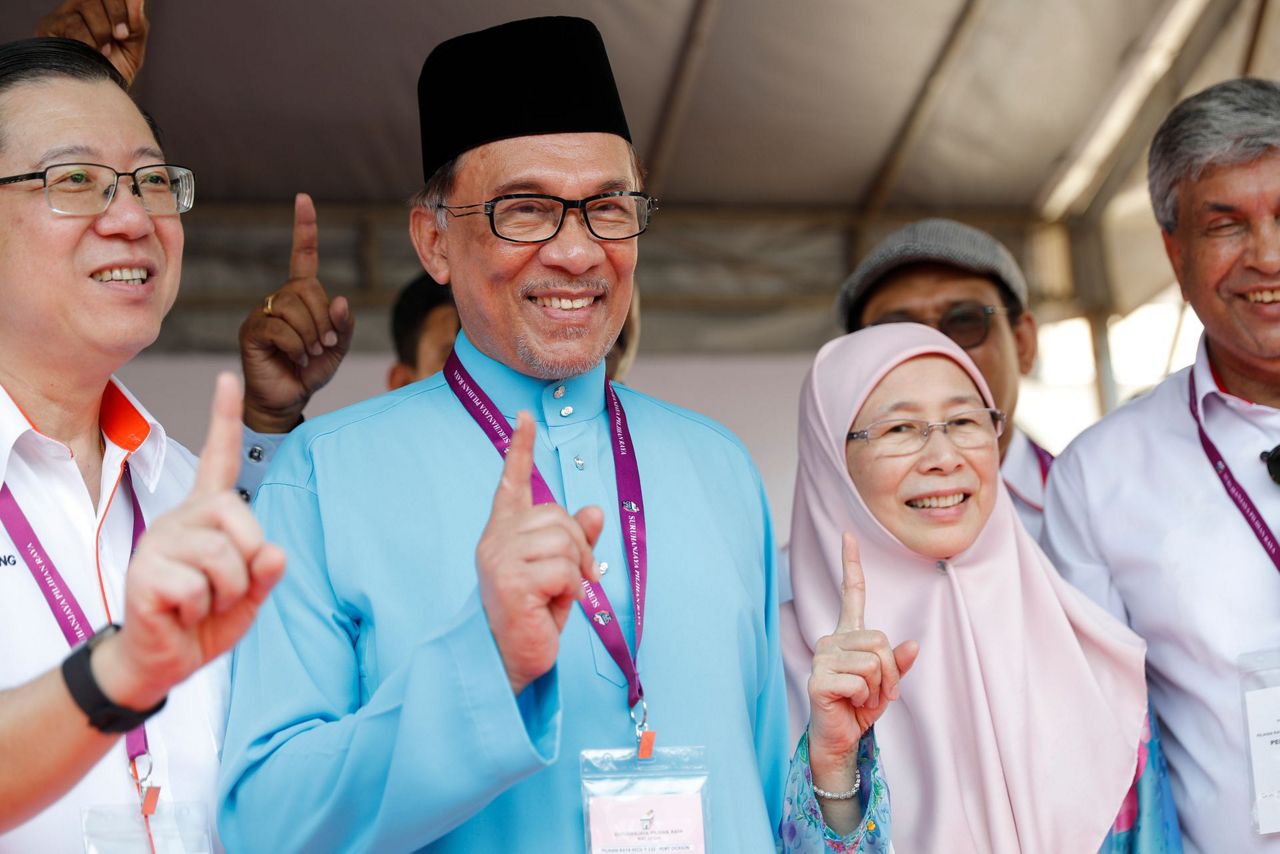 Malaysia's Anwar in multi-cornered race for Parliament seat