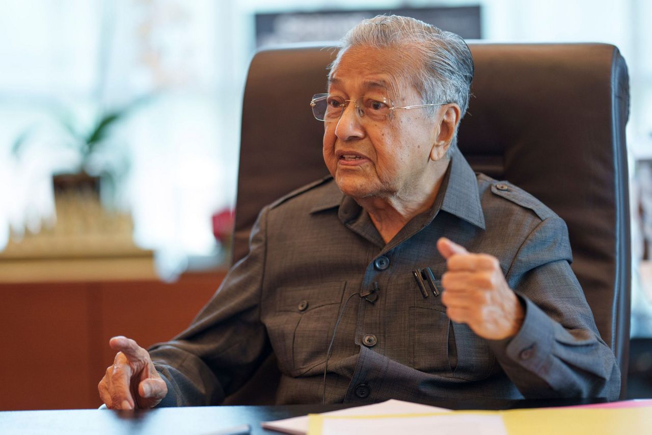 Mahathir expects early polls, ruling party gains in Malaysia