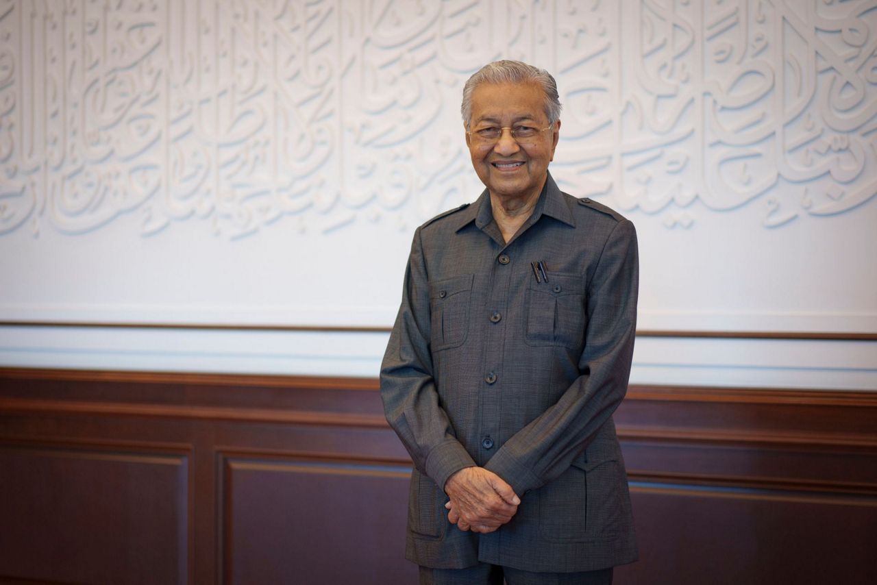 Mahathir expects early polls, ruling party gains in Malaysia