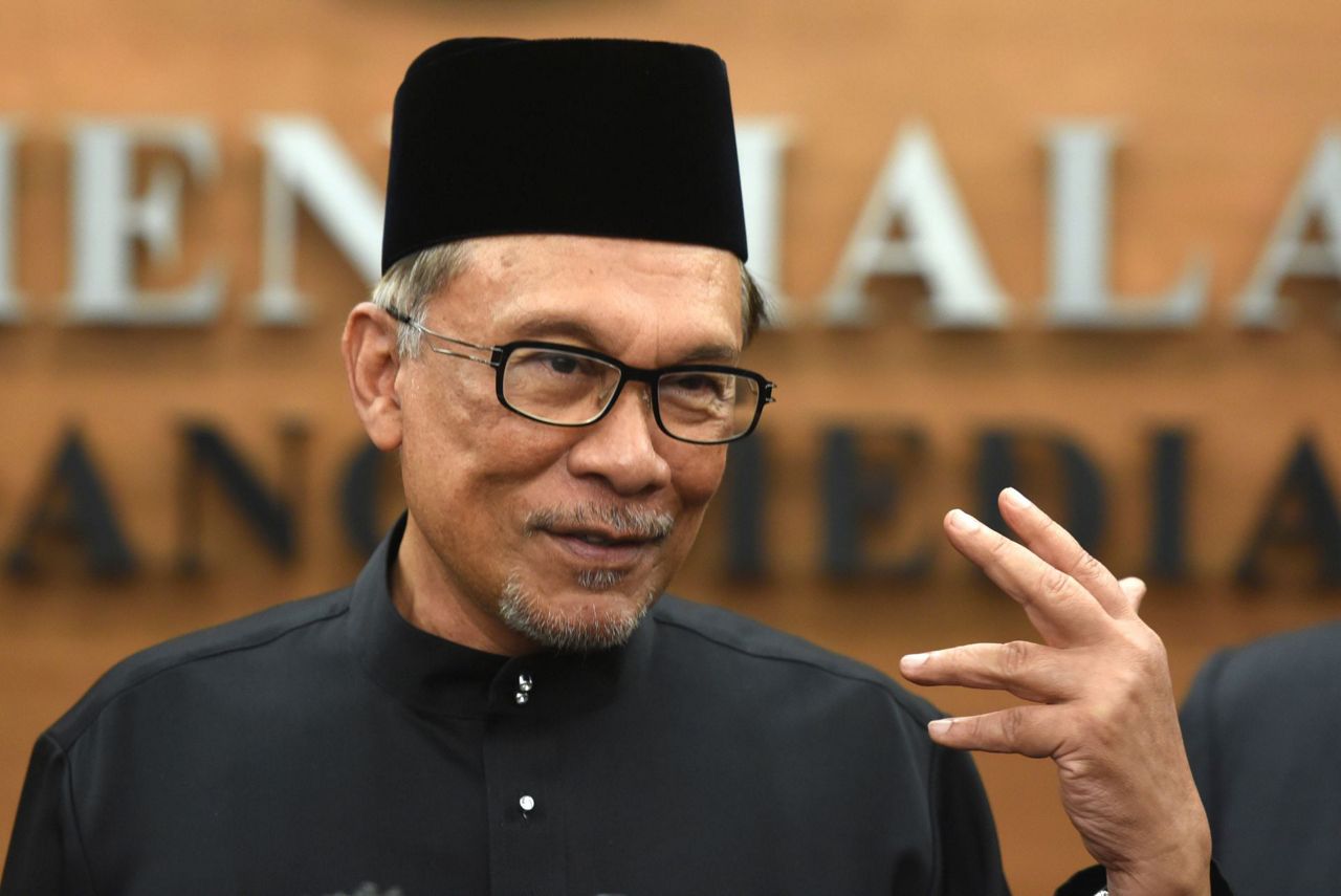 Malaysian PM-in-waiting Anwar takes oath as lawmaker
