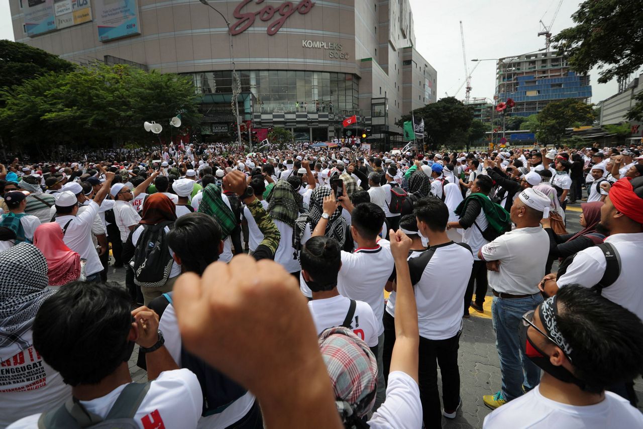 Malaysian Muslims stage rally to uphold Malay privileges