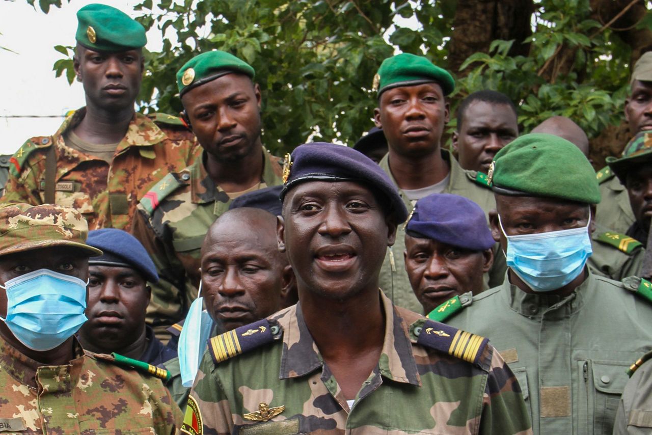 Mali soldiers behind coup take to airwaves, promise handover