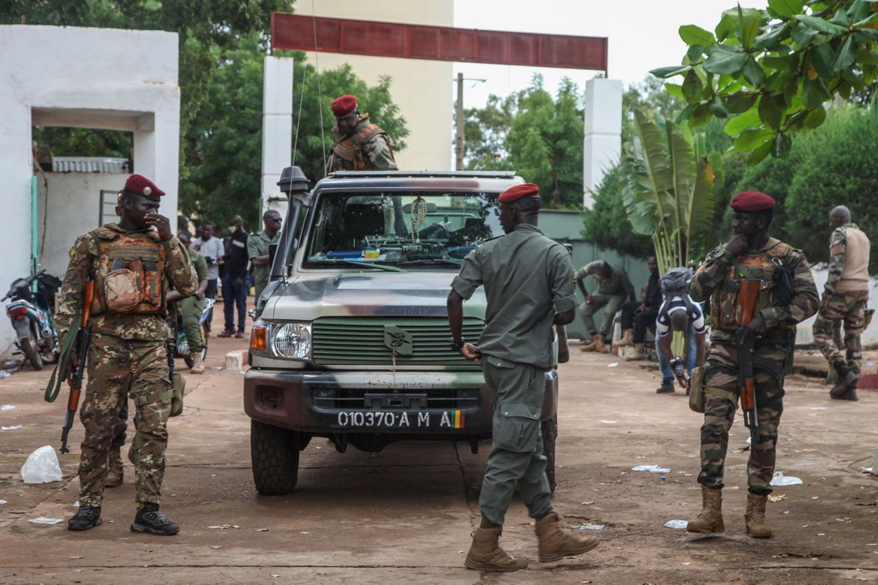 Mali soldiers behind coup take to airwaves, promise handover