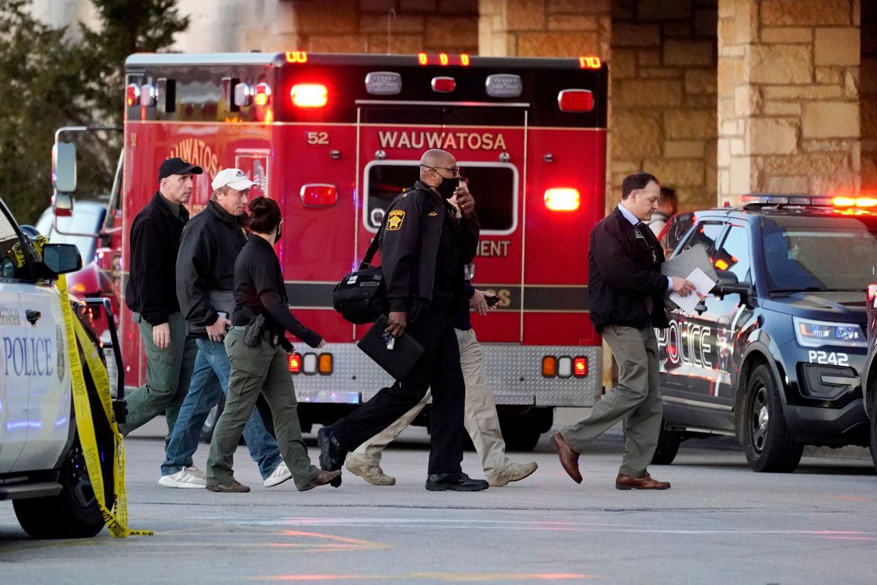Police responding to "active situation" at Wisconsin mall