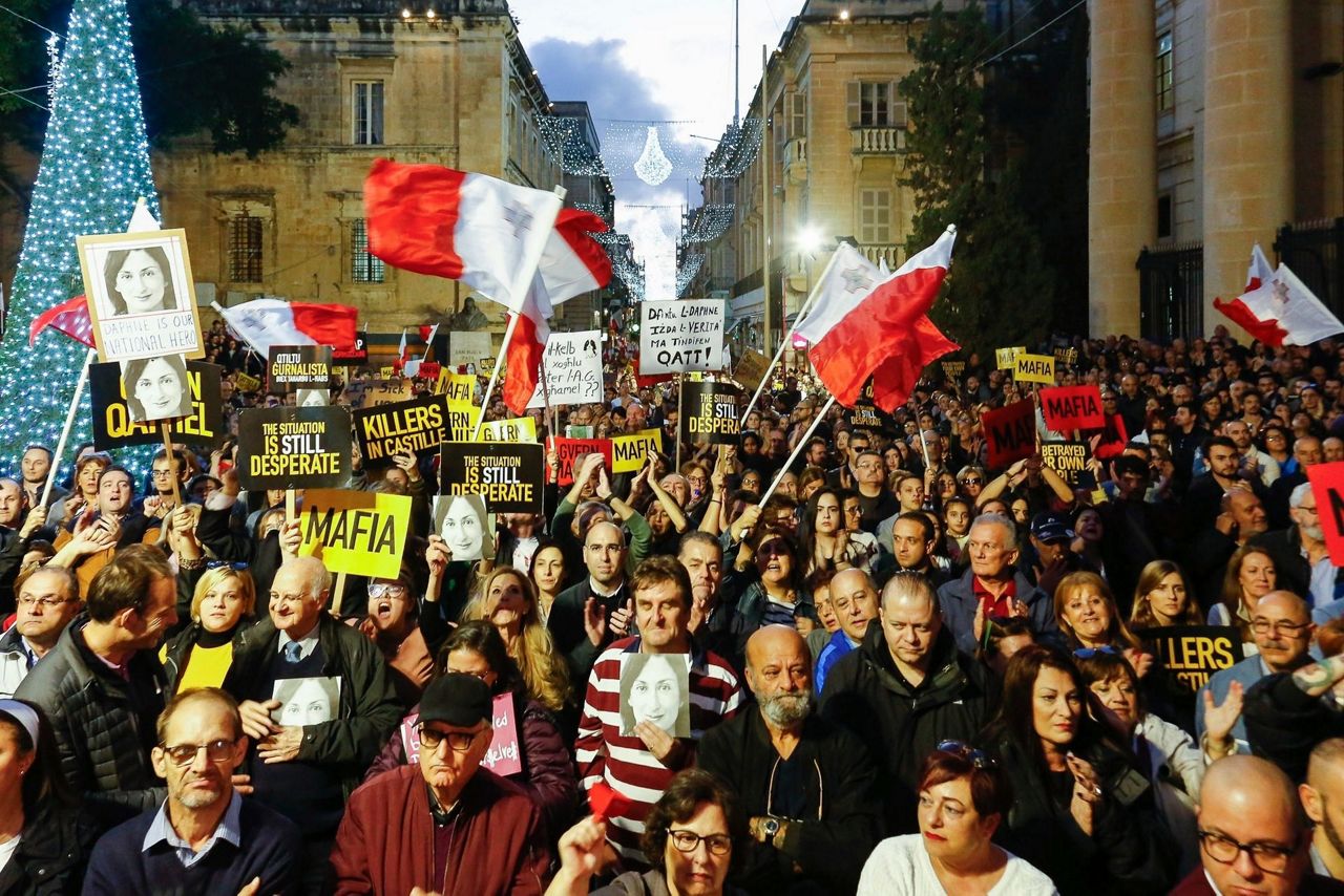 Malta party backs leader amid protests over reporter’s death