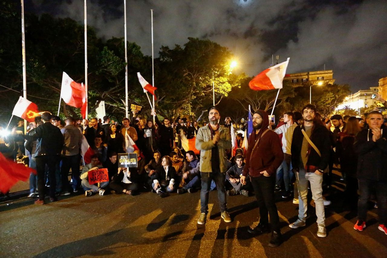 Malta party backs leader amid protests over reporter’s death