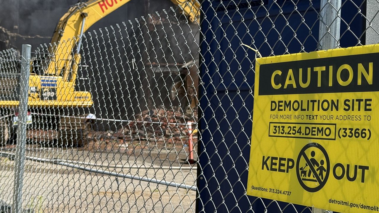 Demolition begins on Detroit's Mammoth Building