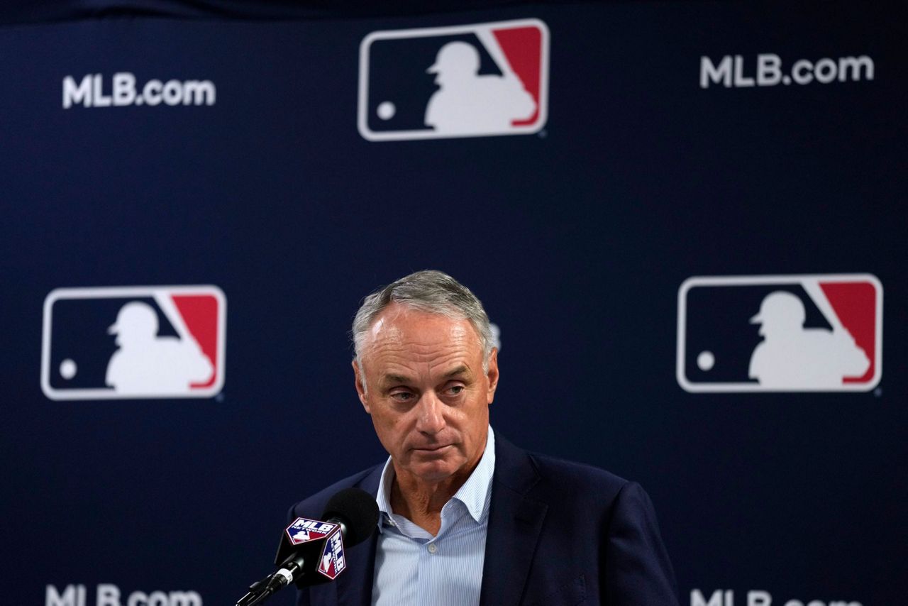 Rob Manfred says he will retire as baseball commissioner in January ...