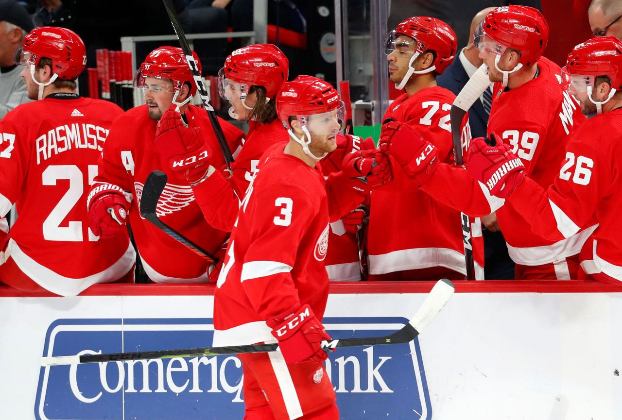 Matthews scores 2 and helps Maple Leafs beat Red Wings 5-3