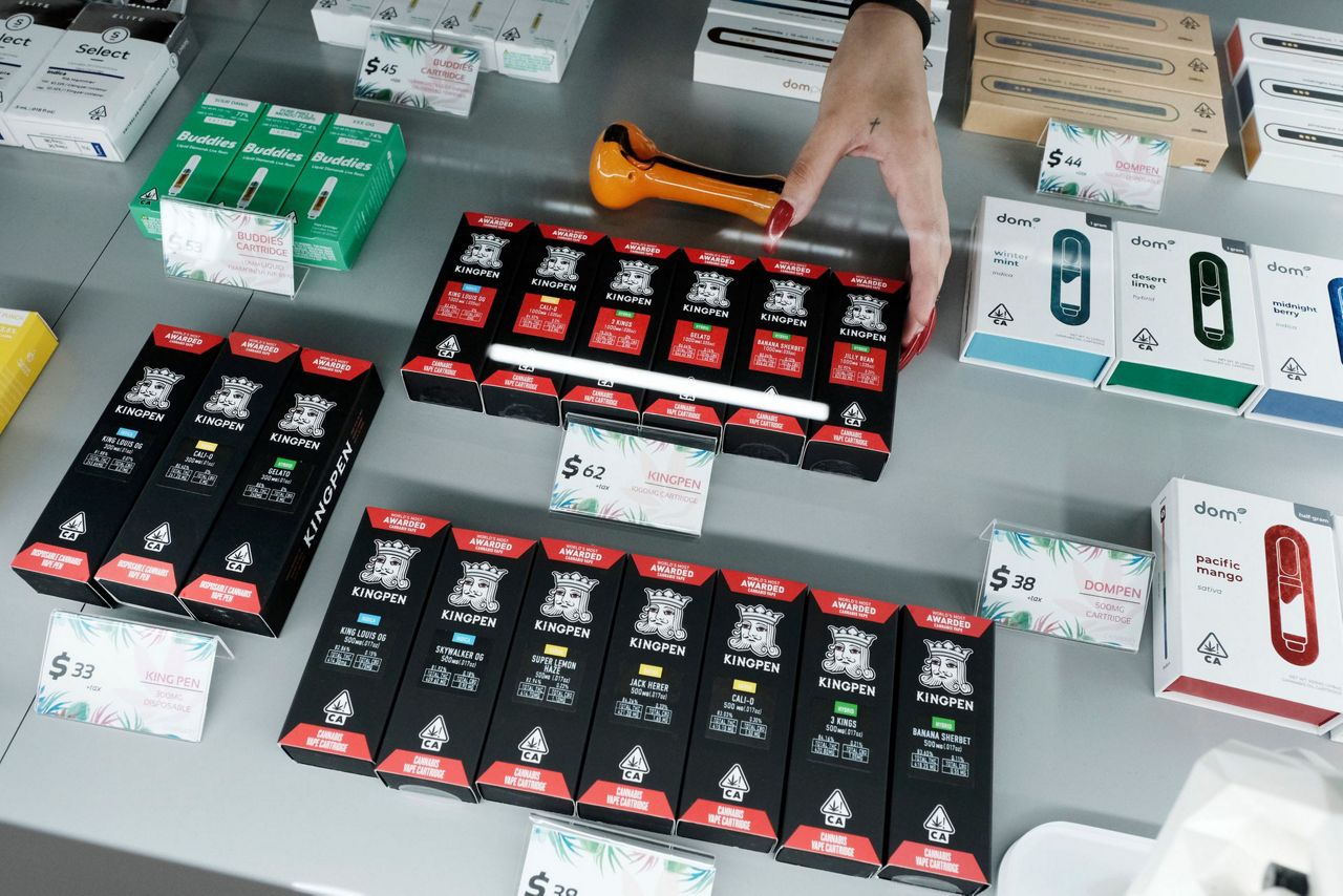 As illnesses spread, fake vape gear sells on LA streets