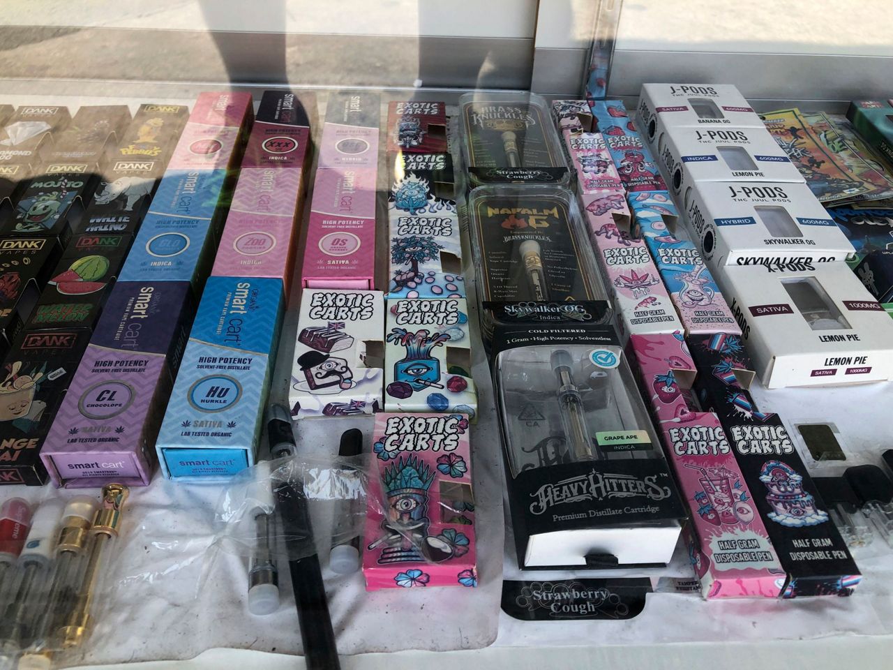 As illnesses spread, fake vape gear sells on LA streets