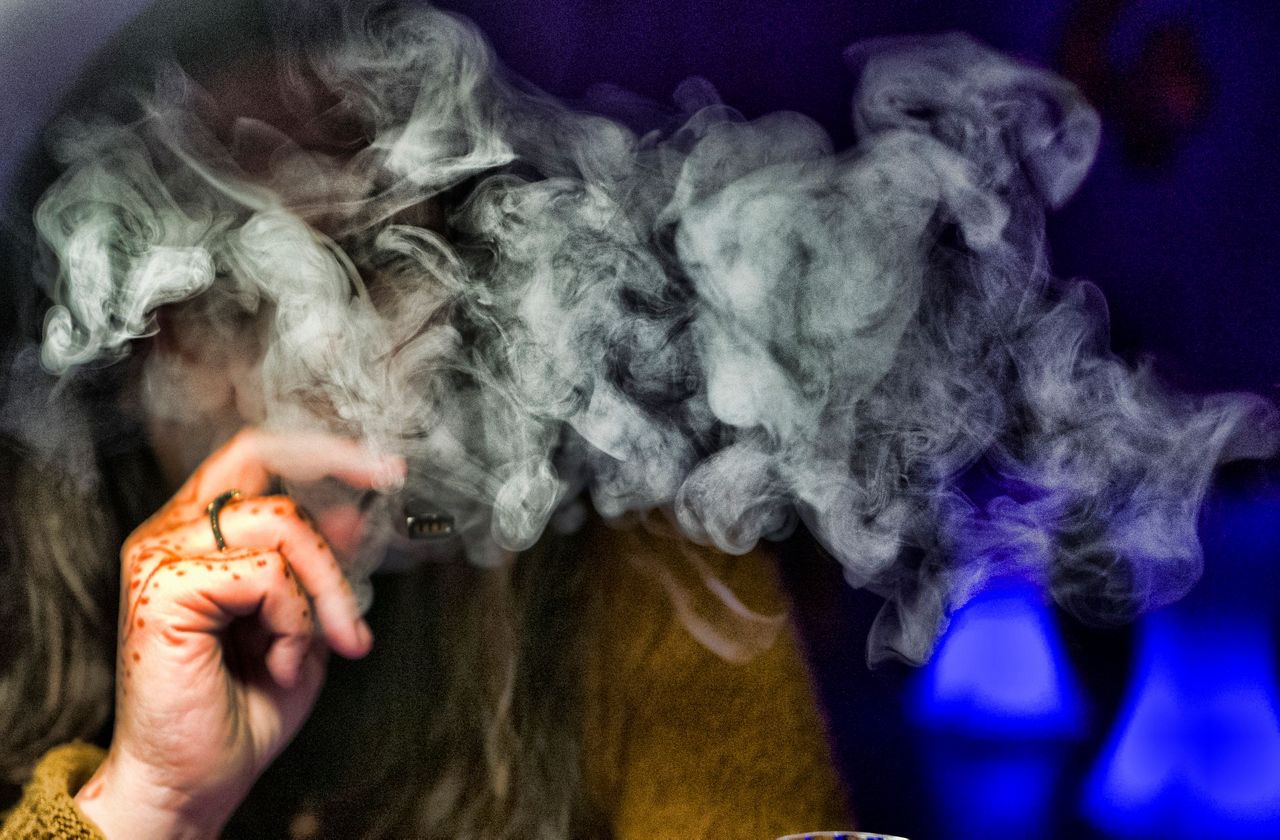 As illnesses spread, fake vape gear sells on LA streets
