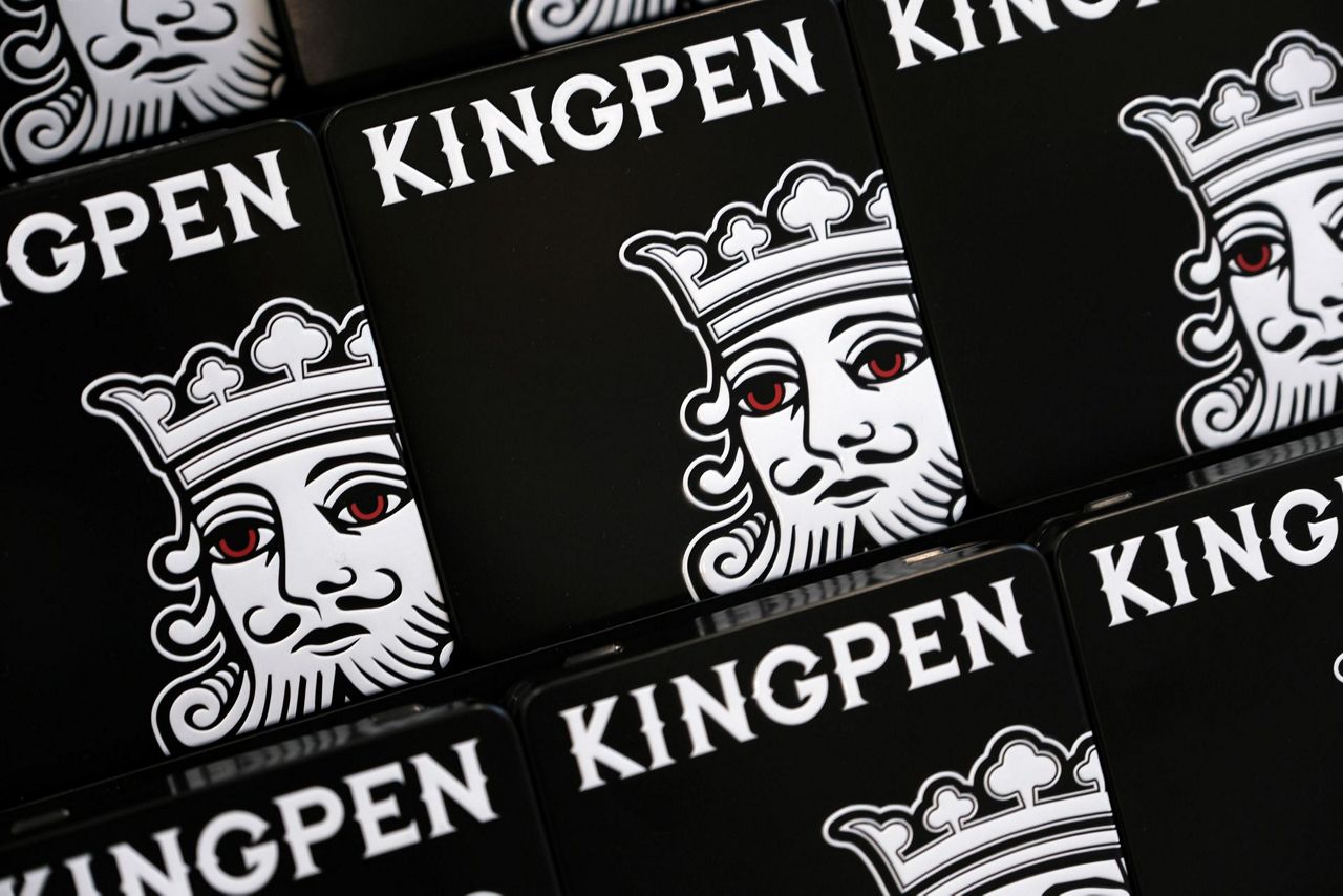 As illnesses spread, fake vape gear sells on LA streets