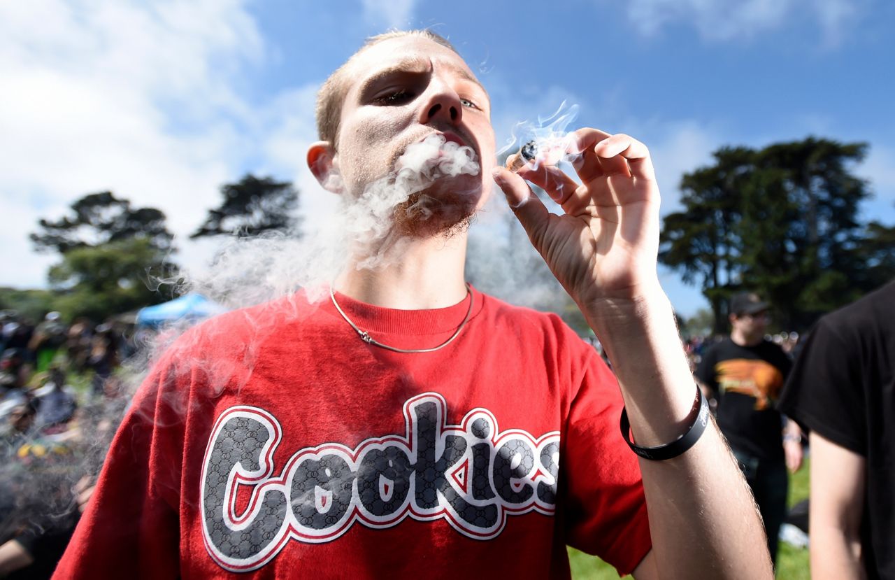 High holiday: Pot fans join 420 smoke-out in San Francisco