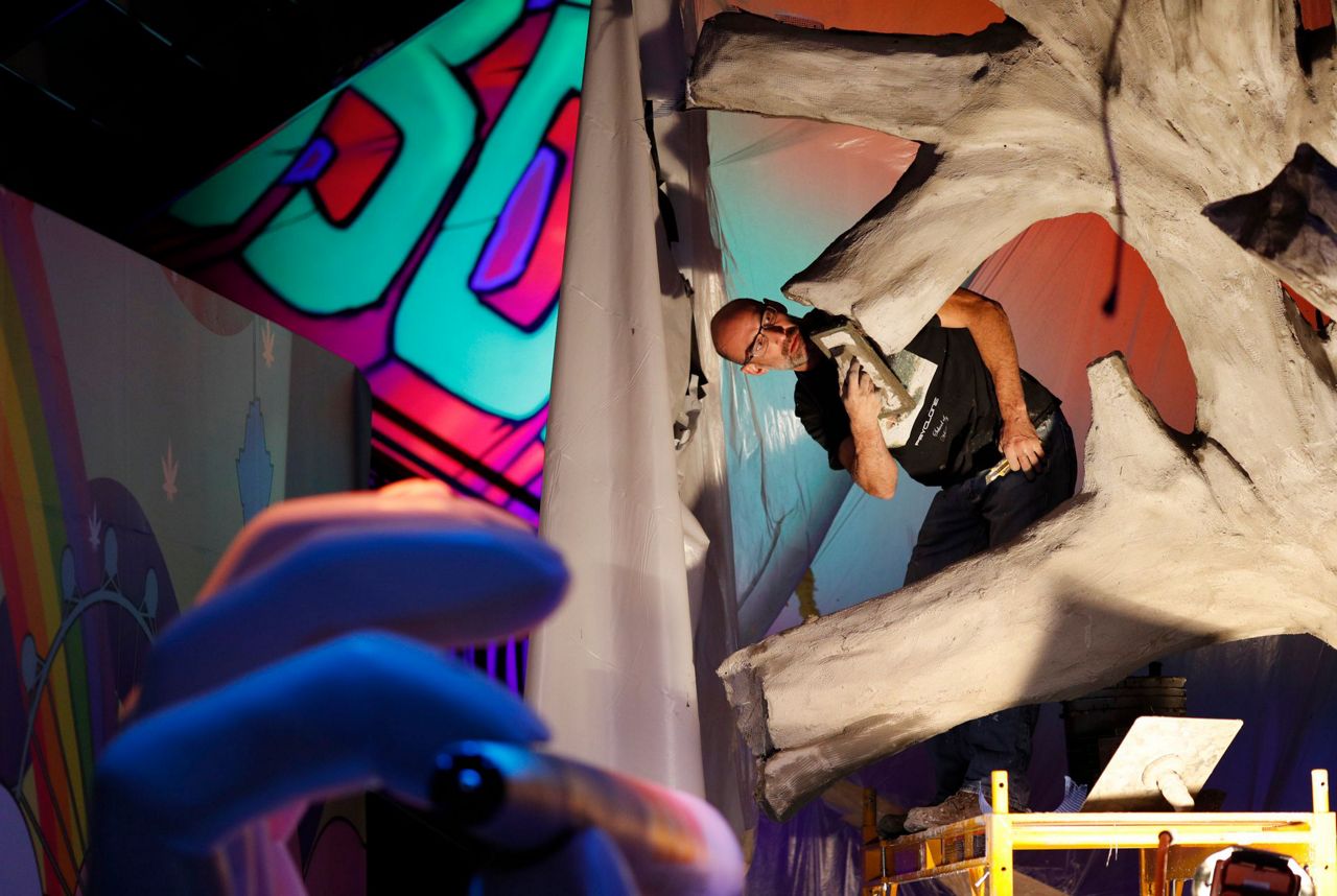 Giant bong, huggable buds: Marijuana museum opens in Vegas