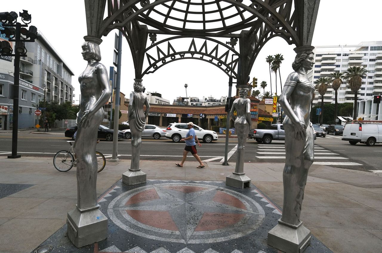 Thief takes Marilyn Monroe statue from Hollywood gazebo