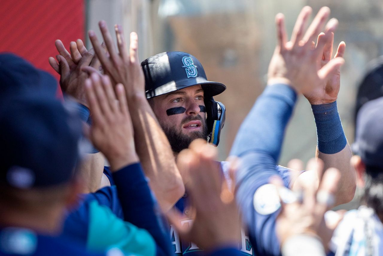 Mariners overcome Ohtani's 4 hits, sweep Angels 11-7