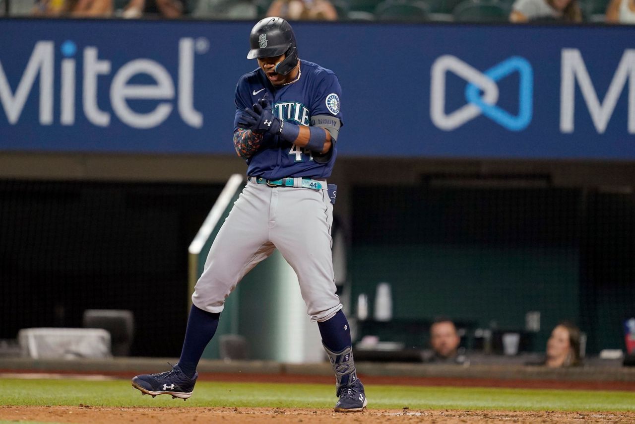 Mariners rally past Rangers 6-5 for 11th consecutive victory