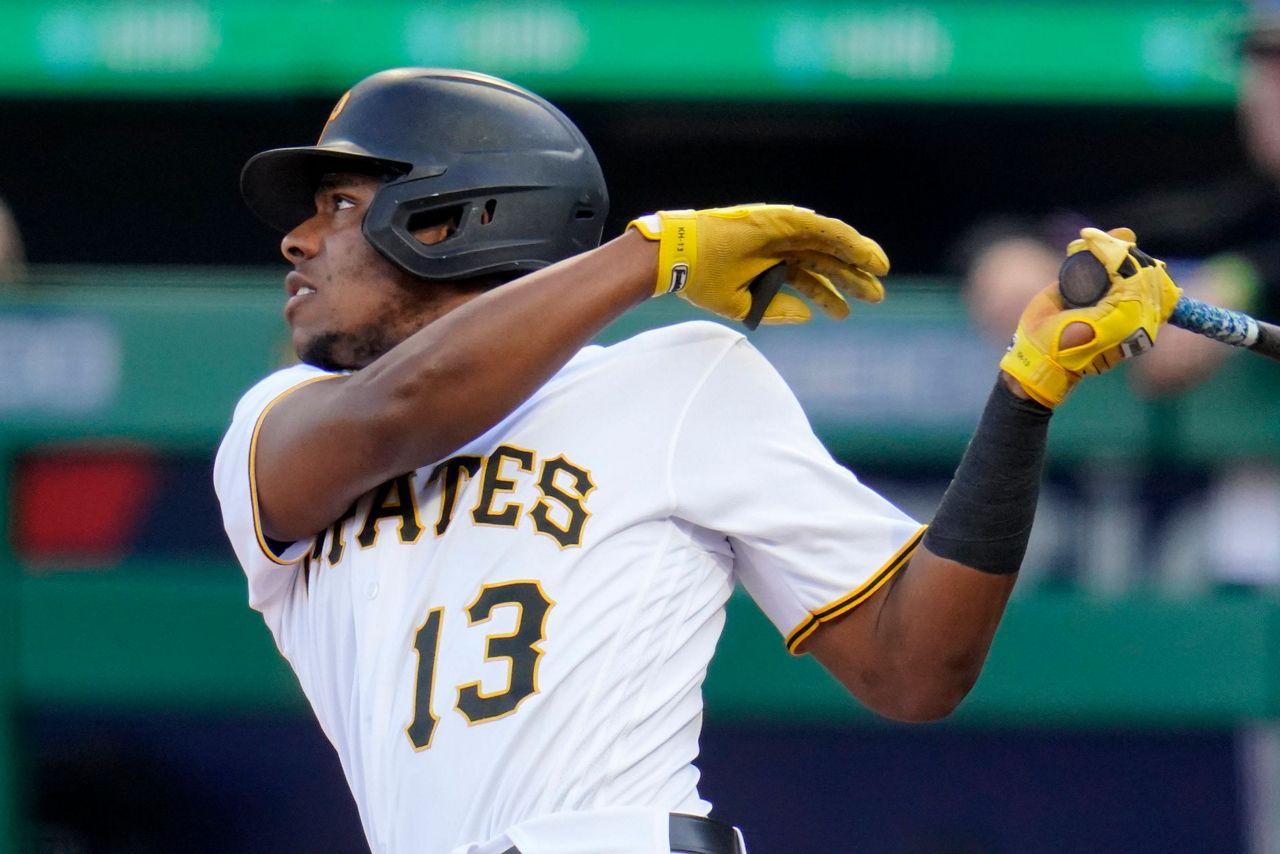 Oops! Pirates' Hayes loses homer after missing first base