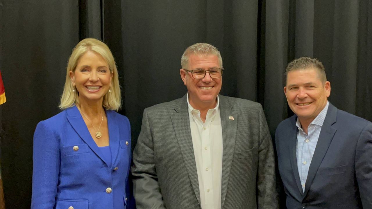 Darren Bailey brings GOP congressional campaign to O'Fallon