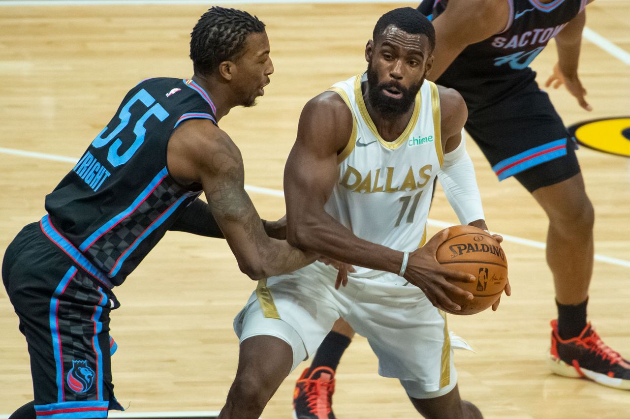 Fox-less Kings jump on Mavs early, win 113-106