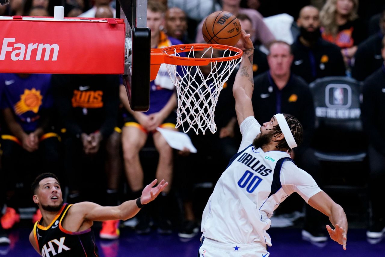 Suns rally from 22 points down to beat Mavericks 107-105