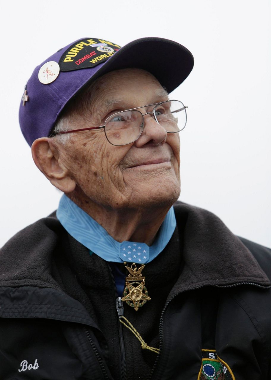 Oldest Medal of Honor recipient dies at 98 in Oregon