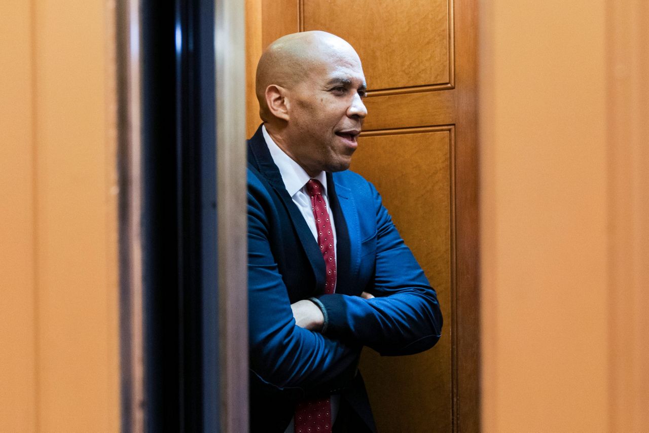 Democratic Sen. Cory Booker calls on New Jersey colleague Menendez to resign