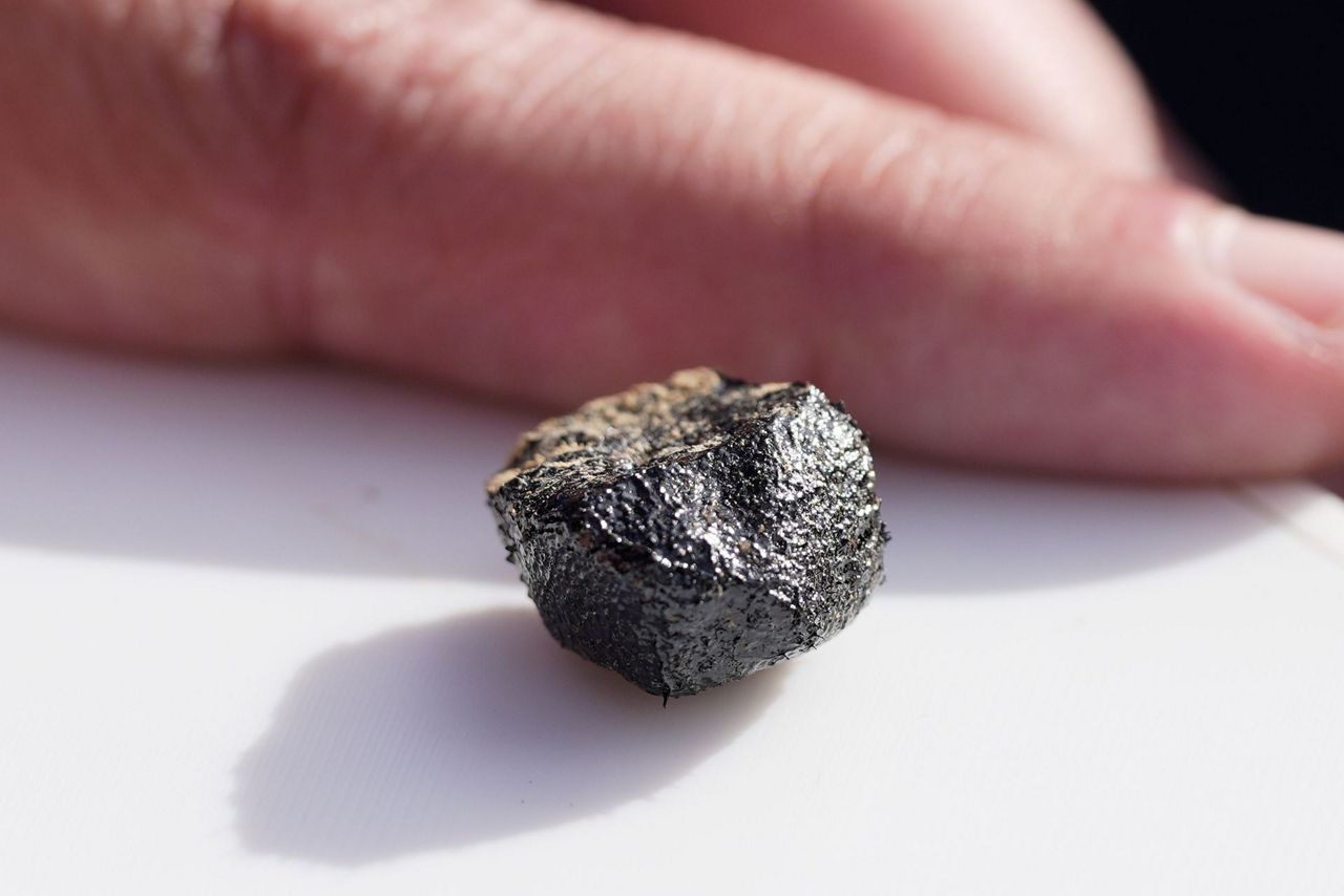 Meteorite hunters scour Ohio for fragments of 7-ton space rock that ...