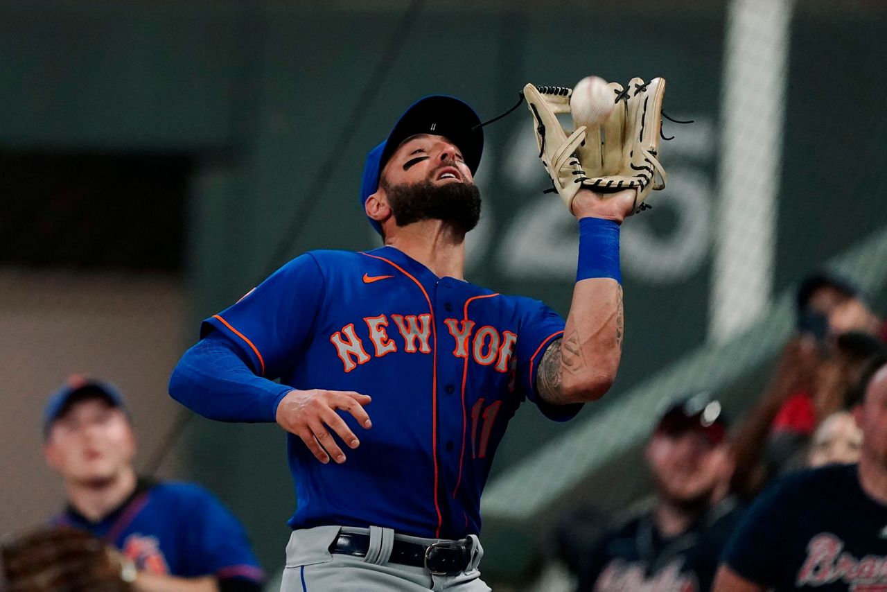 Mets overcome more injuries, beat Braves 3-1