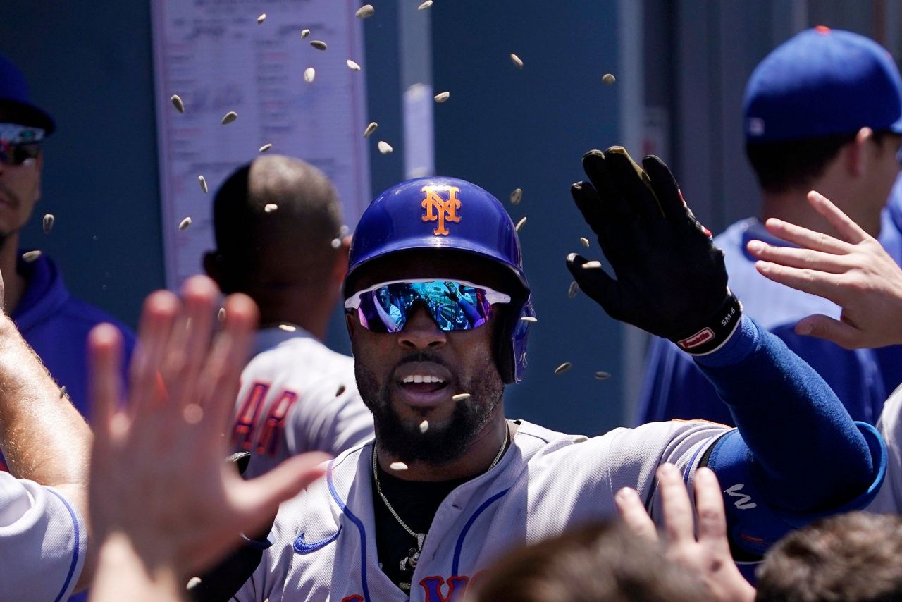 Mets blow late lead but rally in 10th to beat Dodgers 5-4