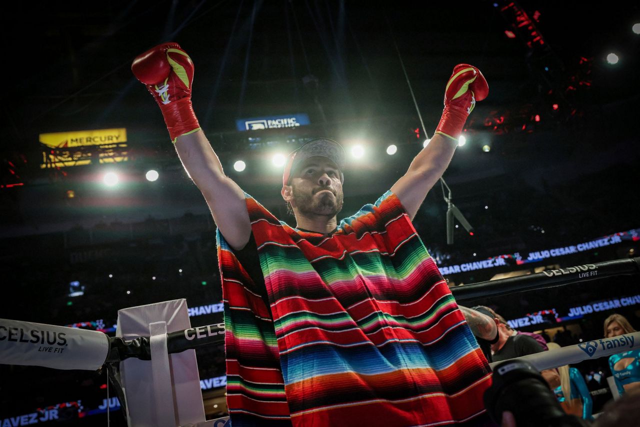 What to know about Julio César Chávez's arrest by U.S. immigration ...