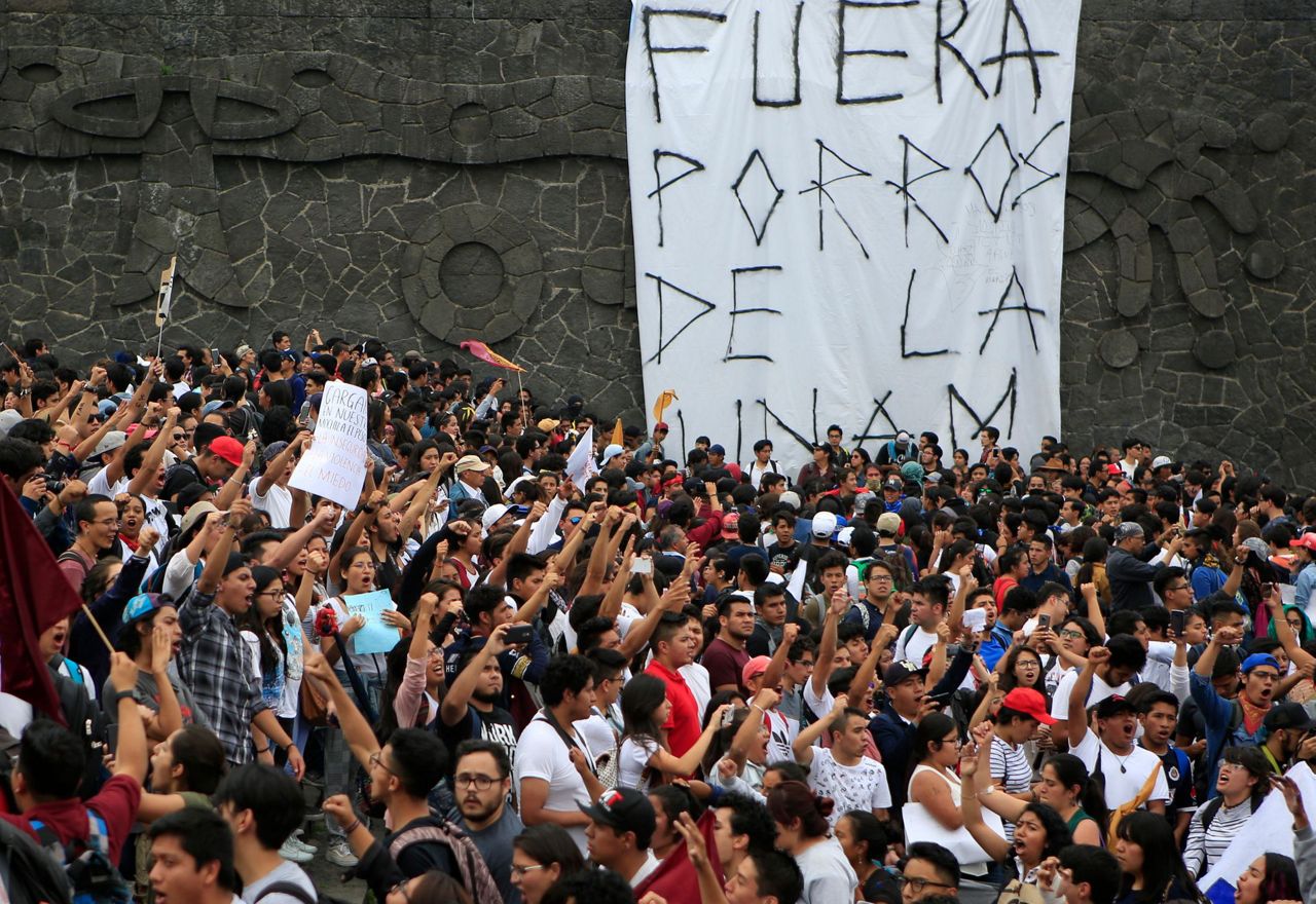 Mexican students massacred by army in 1968, by gangs today