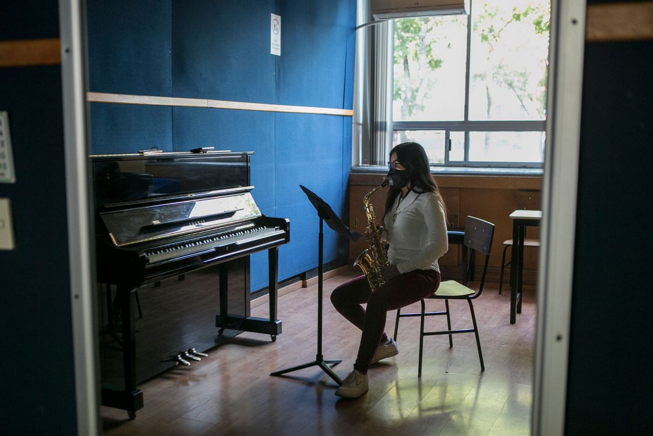 Mexican musician finds refuge in saxophone after acid attack