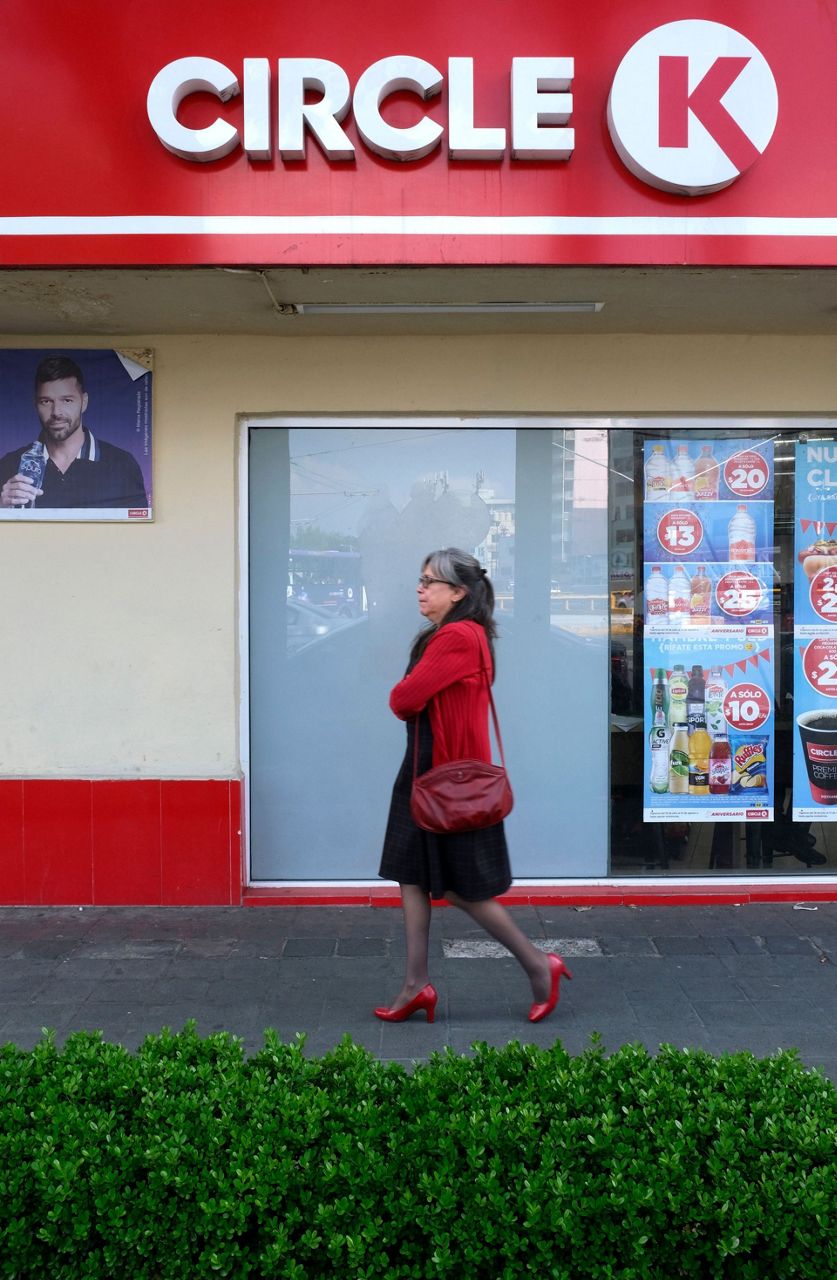 Circle K Mexico apologizes for "sexist" Secretary Day ad