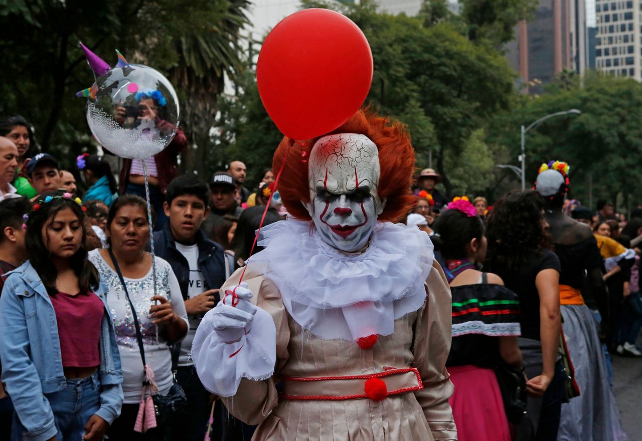 Mexicans parade as fancy skeletons ahead of Day of the Dead
