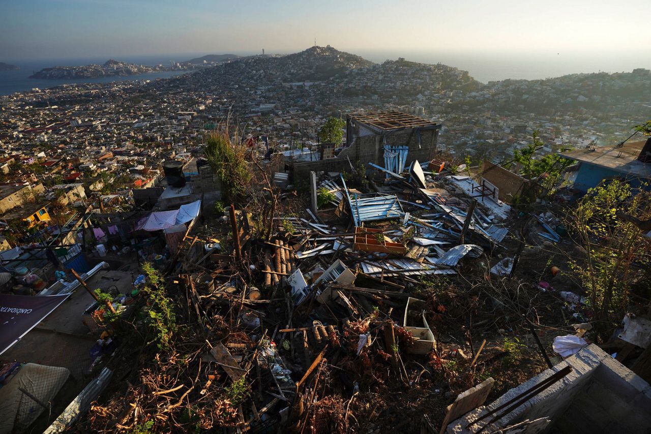 Acapulco recovery moves ahead in fits and starts after Hurricane Otis ...