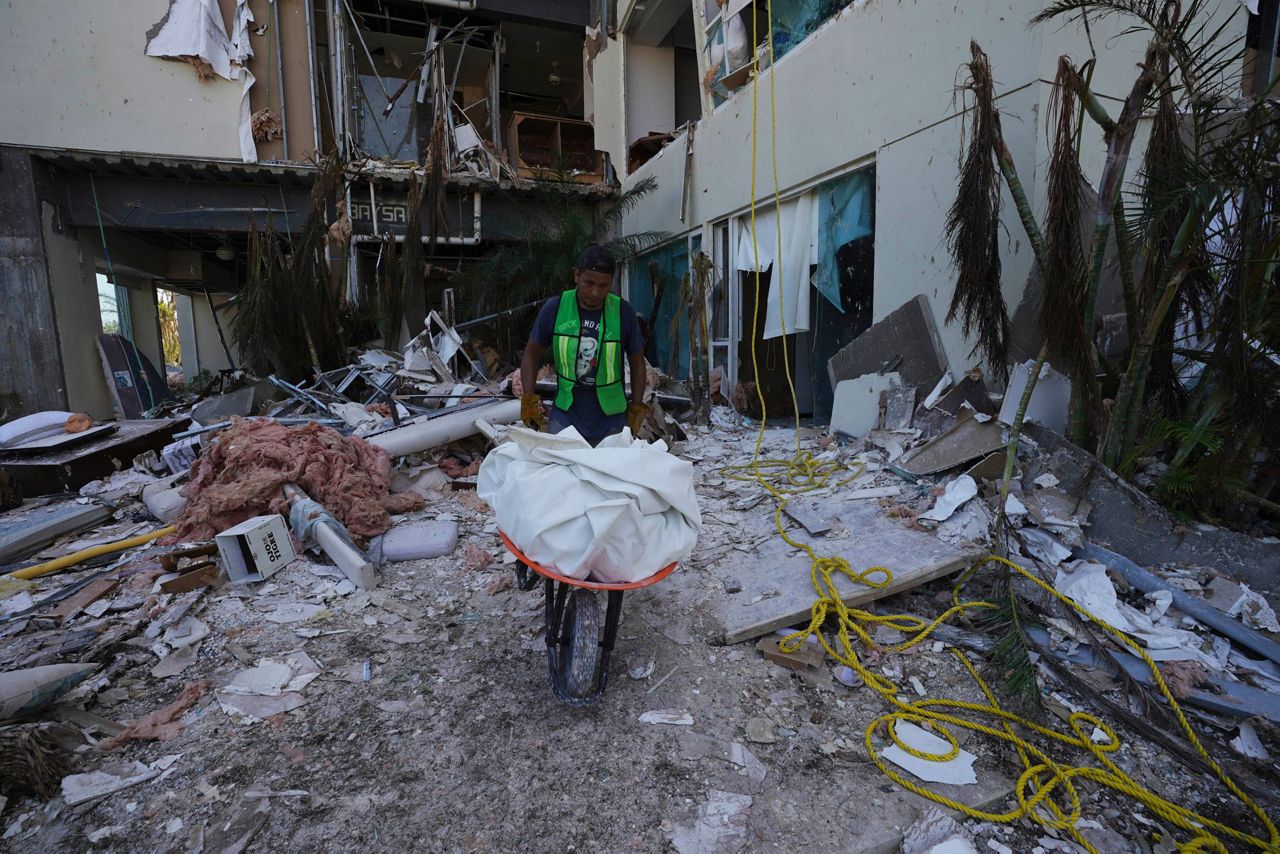 Acapulco recovery moves ahead in fits and starts after Hurricane Otis ...