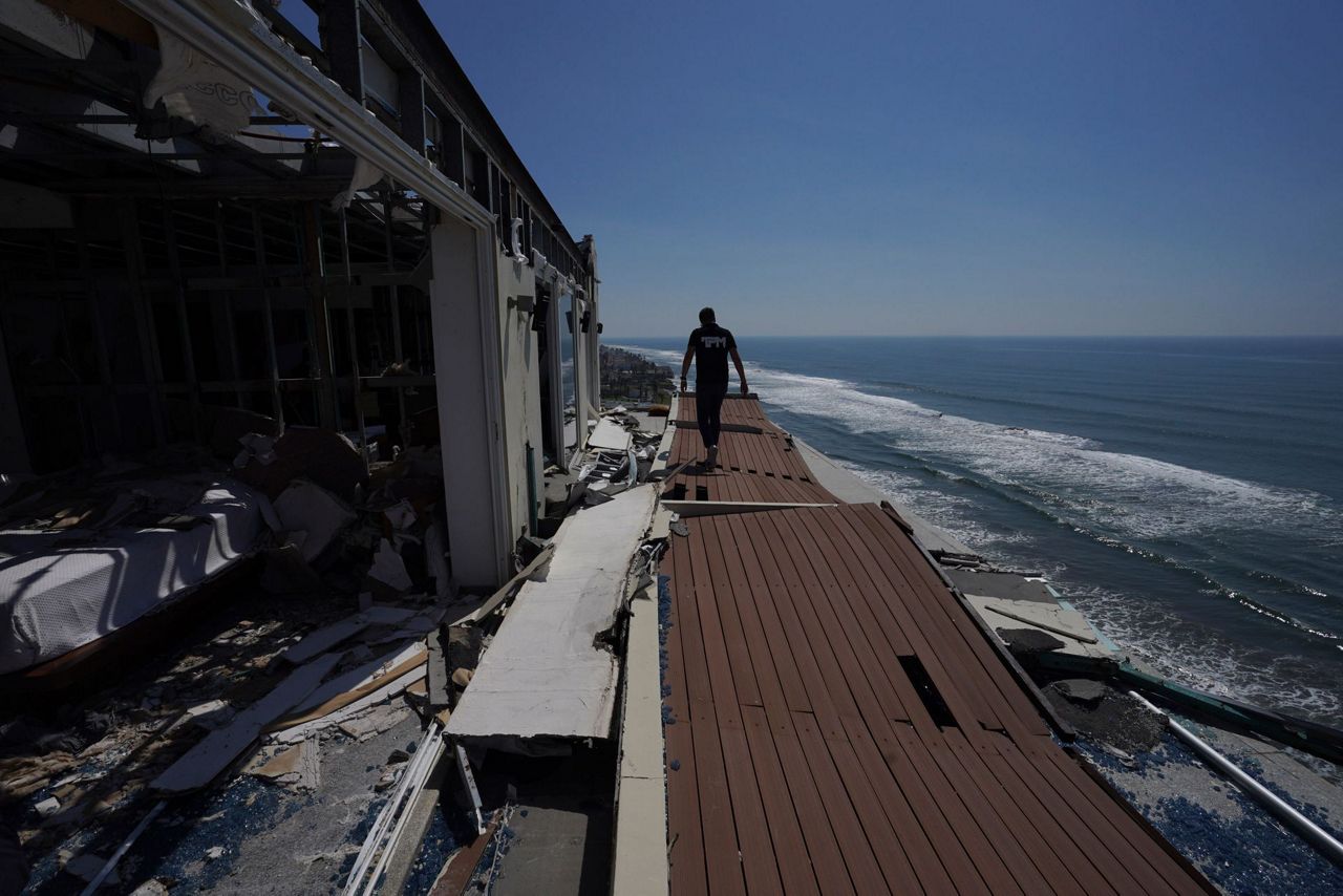 Acapulco recovery moves ahead in fits and starts after Hurricane Otis ...