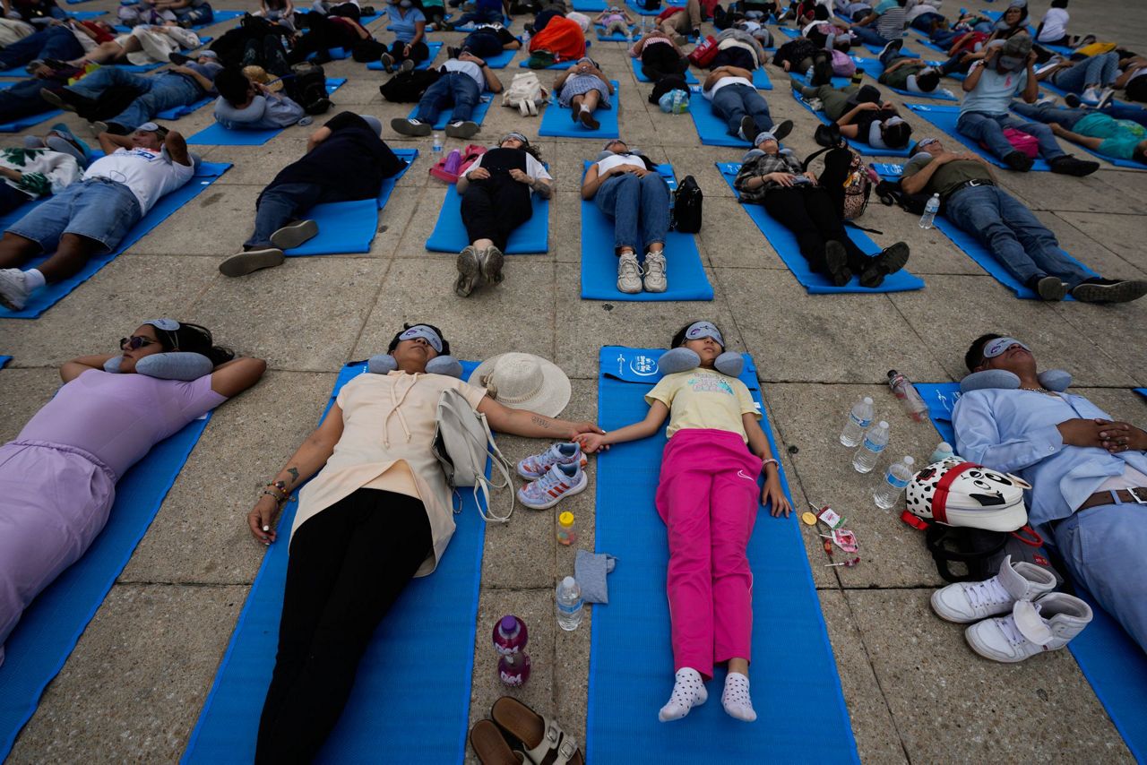 Hundreds of people in Mexico City stretch out for a 'mass nap' to ...
