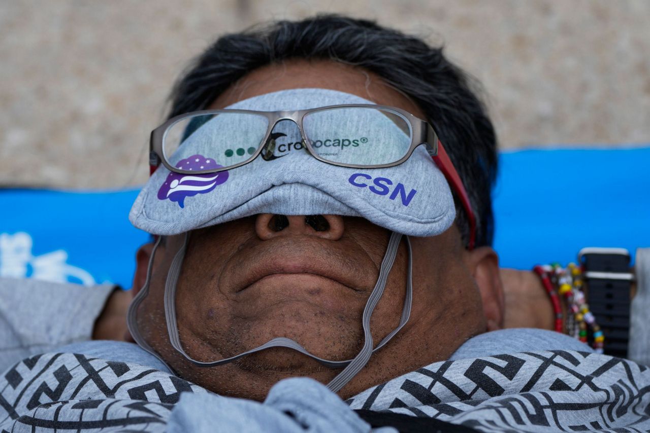 Hundreds of people in Mexico City stretch out for a 'mass nap' to ...