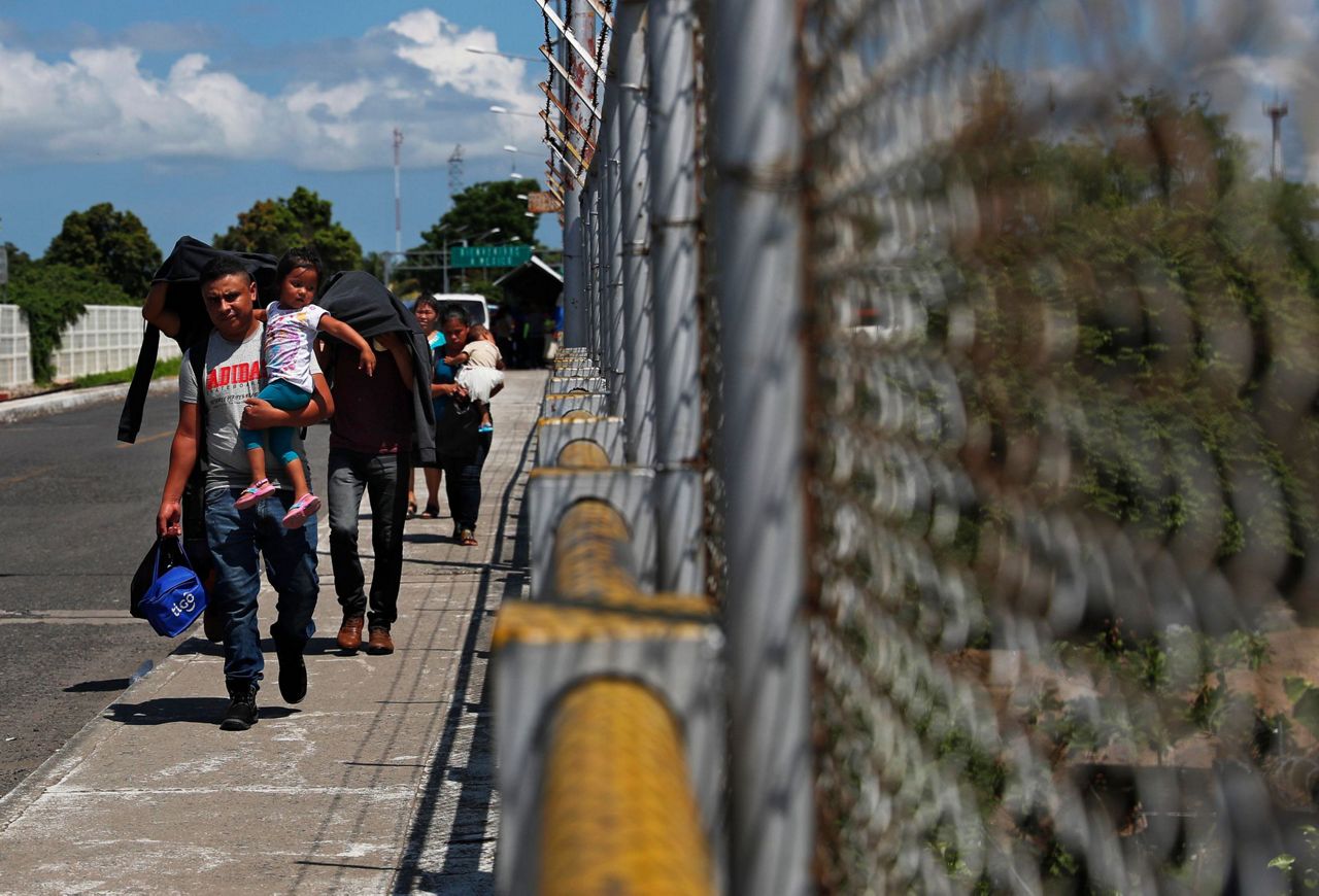 Mexico plans border 'unity' rally, nabs 2 migrant activists